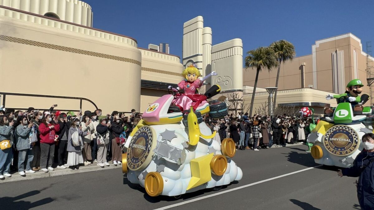 File:USJ No Limit Parade Peach.jpg - Super Mario Wiki, the Mario encyclopedia